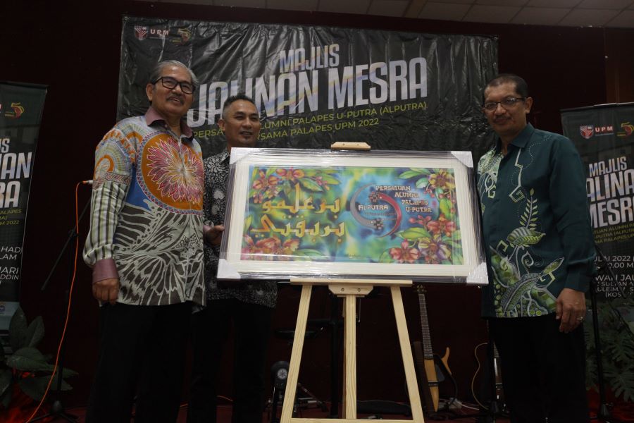 Pameran Lukisan Batik Canting Dua Generasi Alumni UPM kumpul dana ...